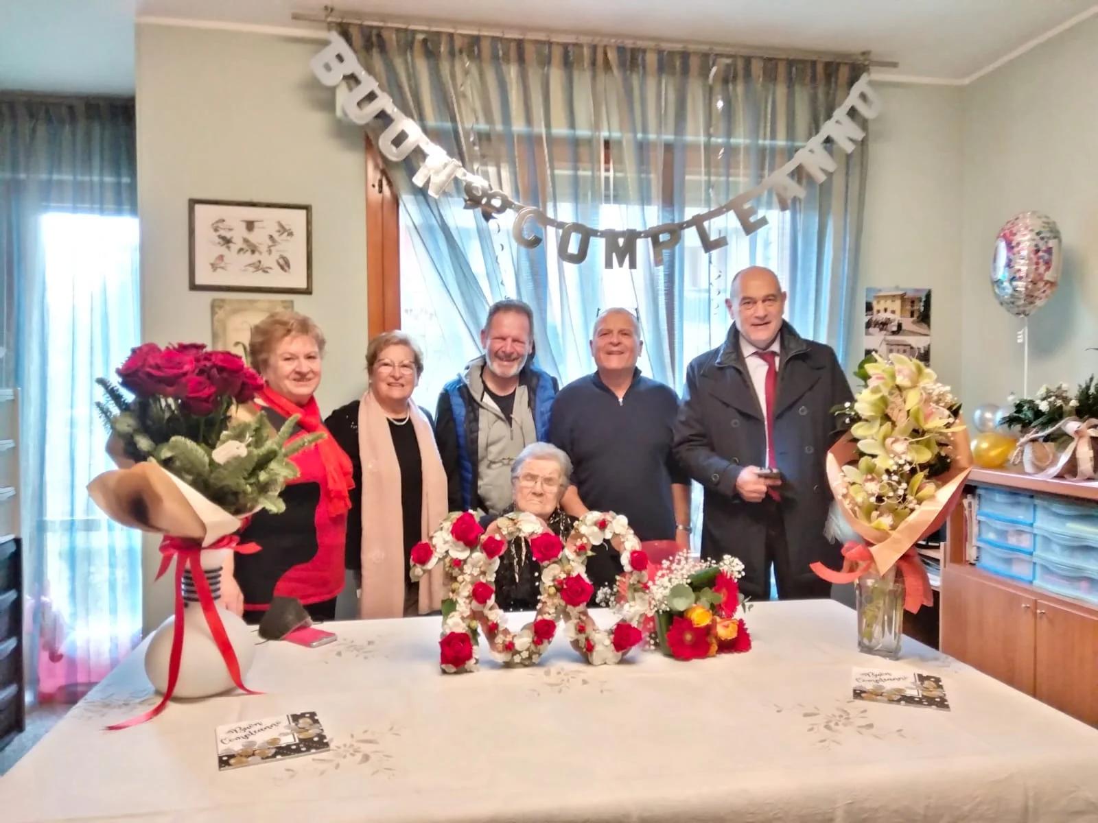 Fiori Compleanno 100 Anni: Regali Speciali Per Festeggiare | Fioreria L ...