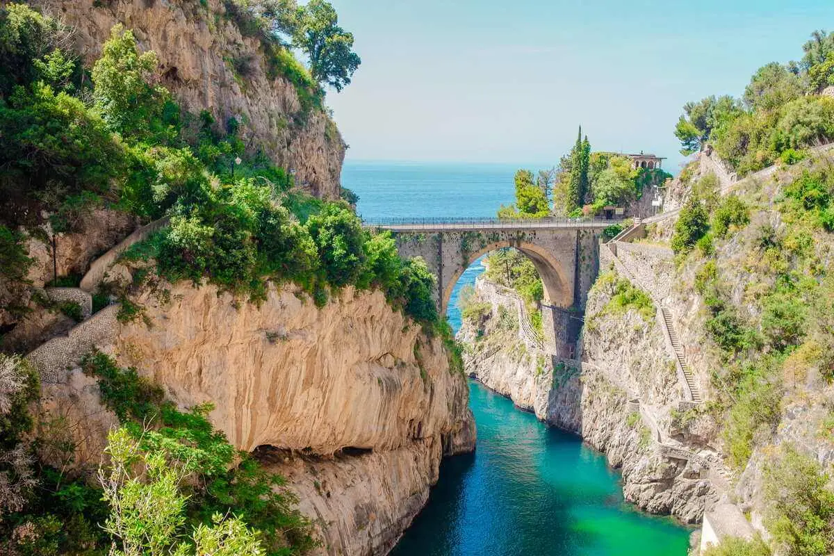 Fiordo Di Furore: Paradiso Floreale In Italia | Fioreria L'Orchidea